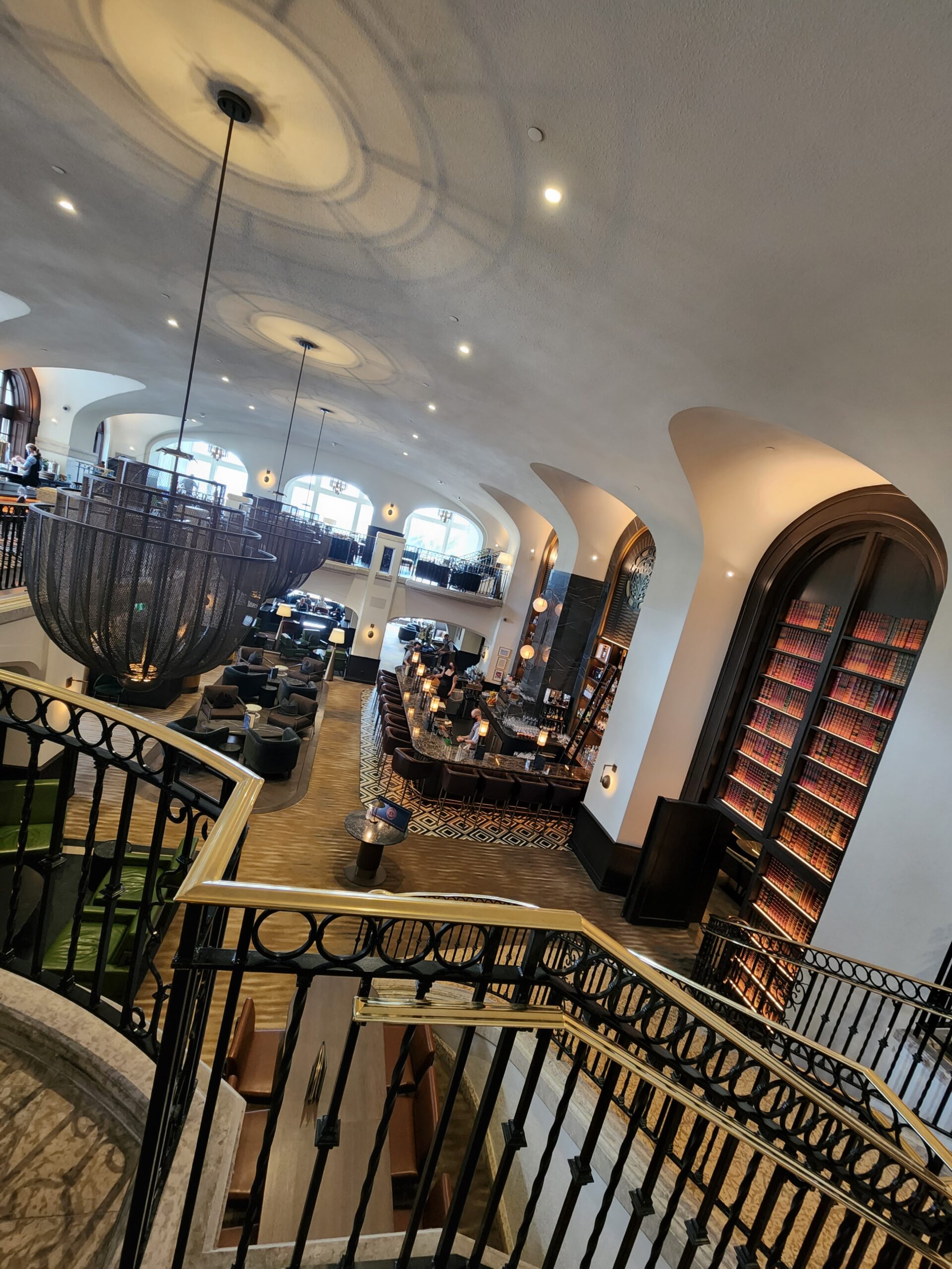 Rundle Bar: A Heart of Cocktails & Class ☆ Folio.YVR Issue 14 - FOLIO.YVR