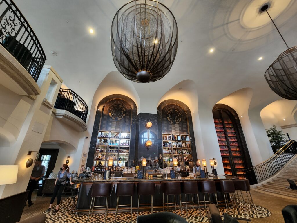 Rundle Bar: A Heart of Cocktails & Class ☆ Folio.YVR Issue 14 - FOLIO.YVR