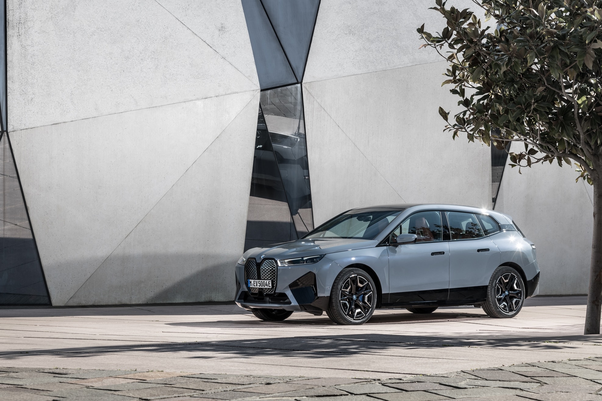 Luxury EV BMW iX Makes Getaway's More Enticing - FOLIO.YVR