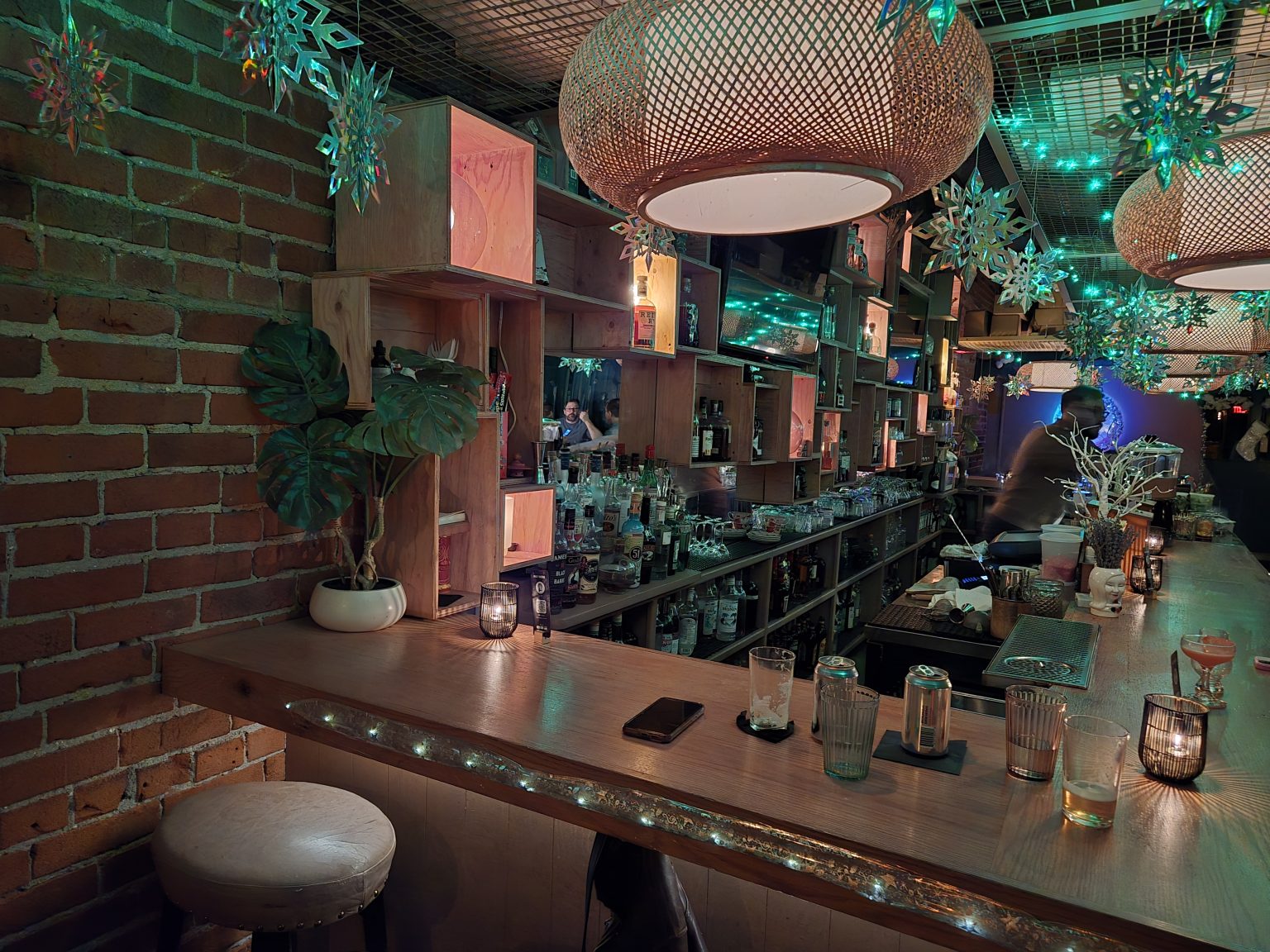 Cocktails & Cigars: The Stock Room in Yaletown Intrigues - FOLIO.YVR