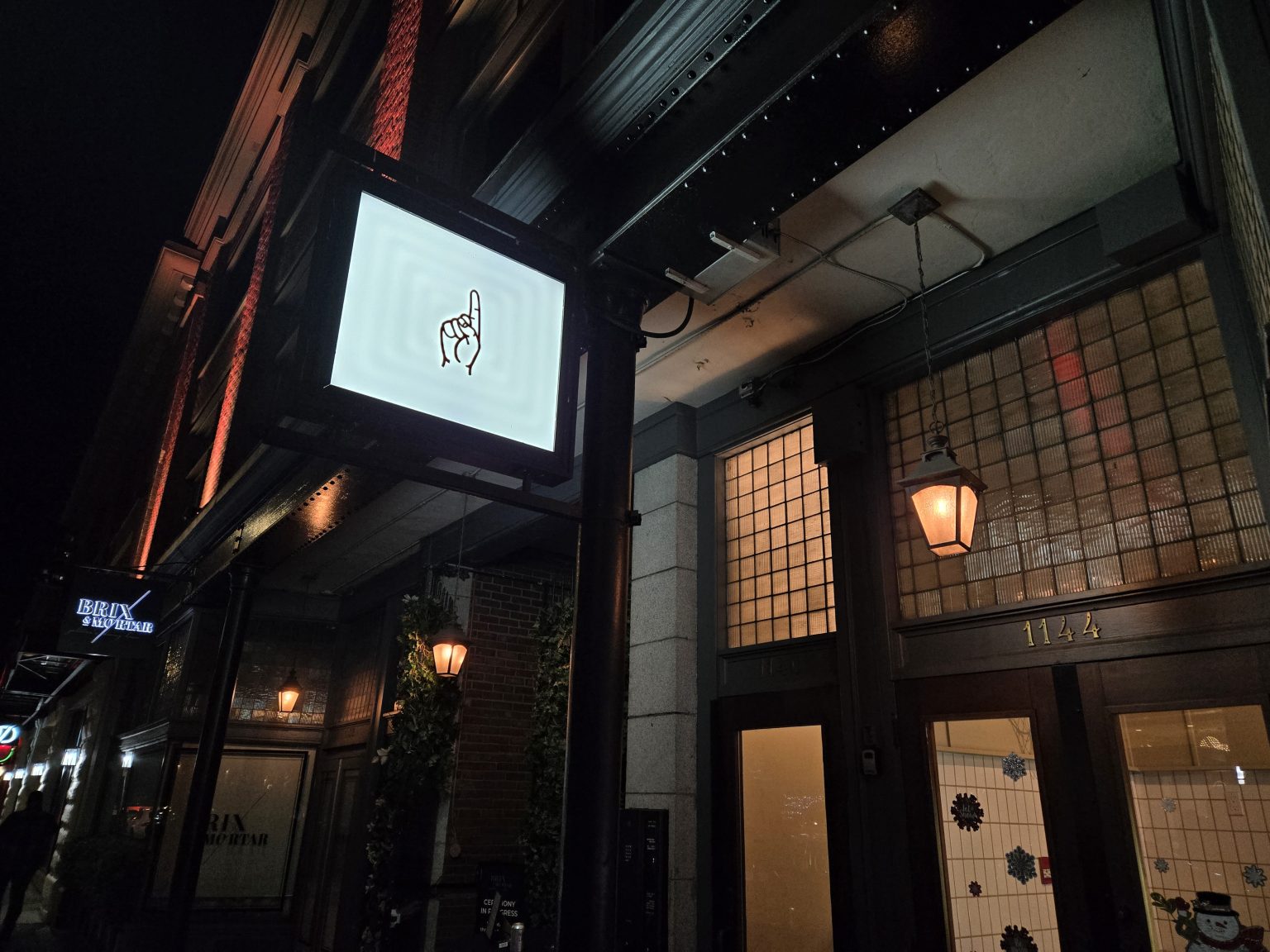 Cocktails & Cigars: The Stock Room in Yaletown Intrigues - FOLIO.YVR
